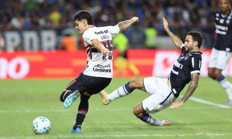 Remo marca no fim, vence o São Paulo e faz a festa em Belém